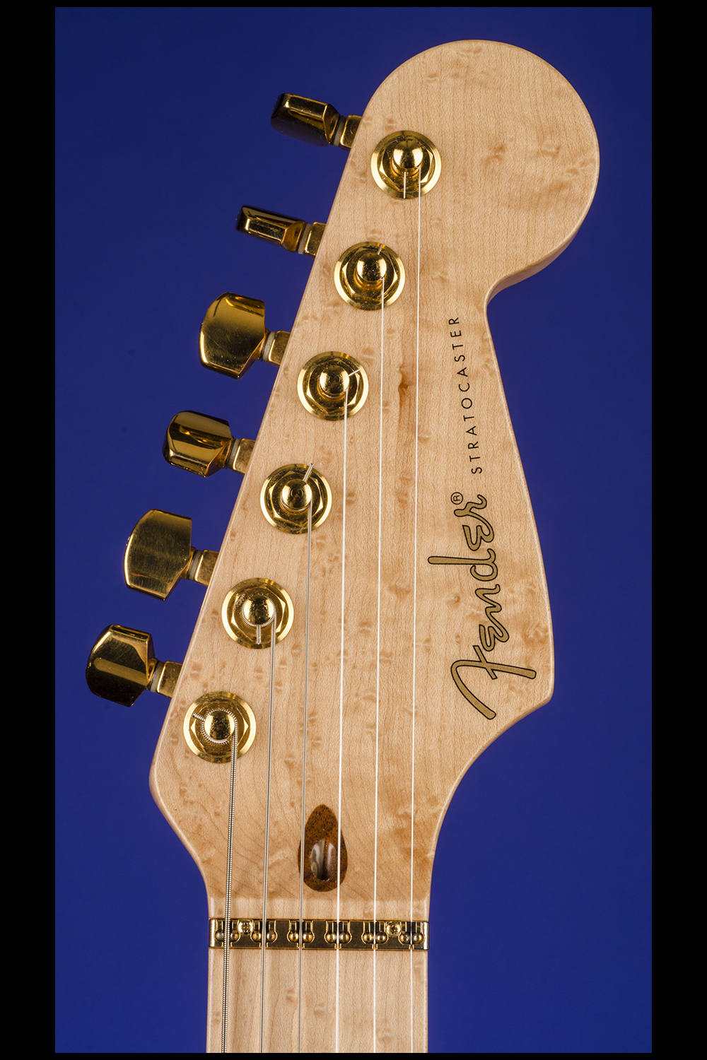 Custom Shop Carved Top Stratocaster (Gold Hardware) Guitars | Fretted ...
